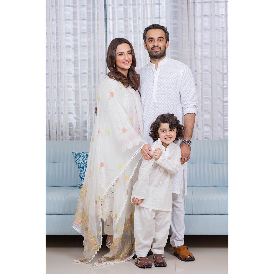 Exquisite Pictures of Momal Sheikh with Husband and Son | Reviewit.pk