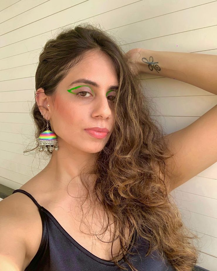 Neha Khan’s Latest Pictures In A Unique Fashion Style | Reviewit.pk