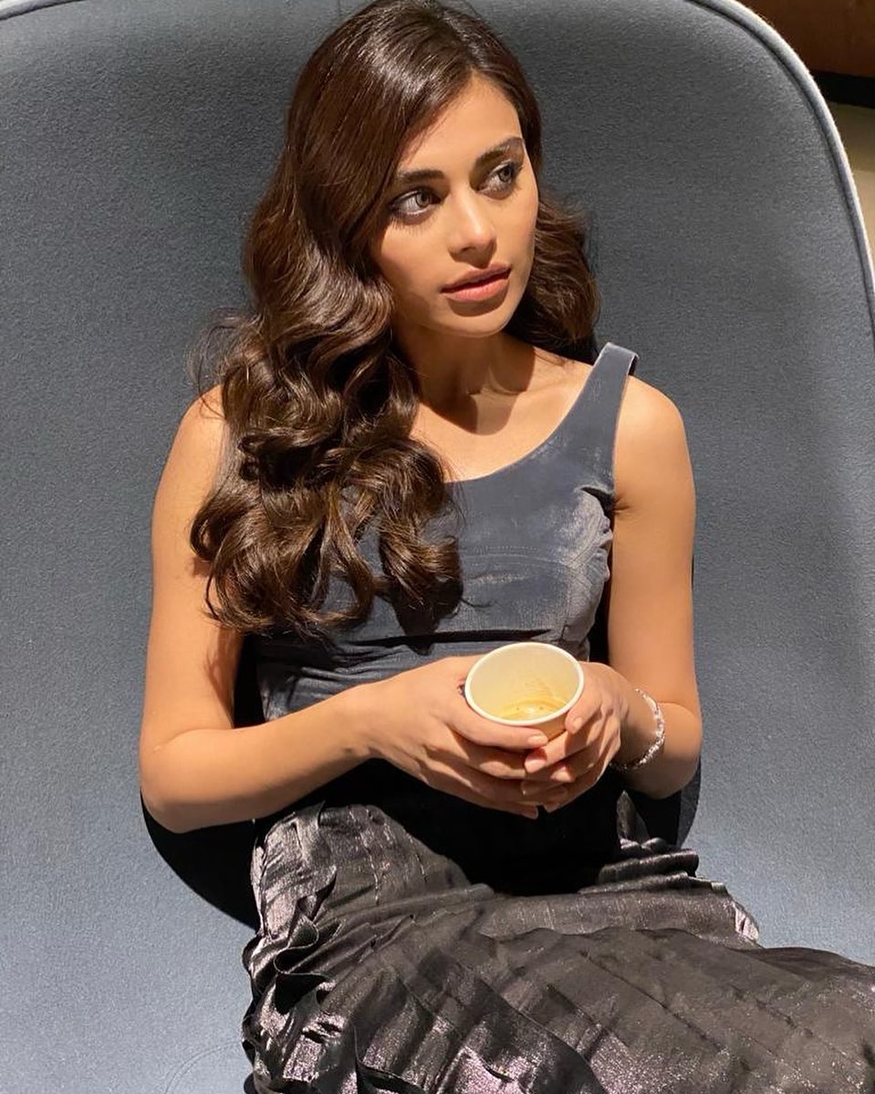 Sadaf Sabzwari is a Big Fan of Chinese and Coffee | Reviewit.pk