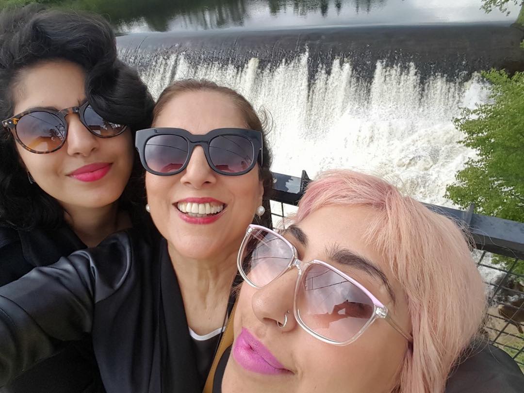 Family Photos Of Samina Peerzada That Are Love | Reviewit.pk