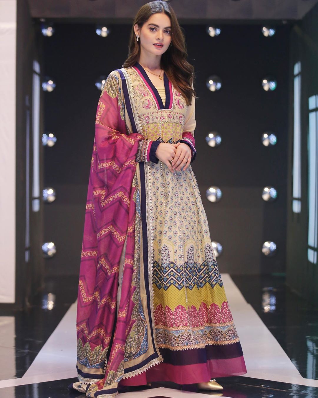 Top 10 Beautiful Dresses Worn By Minal Khan | Reviewit.pk