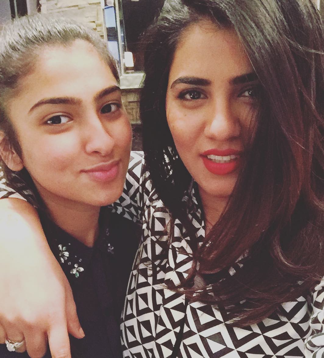 A Quick Sneak Peek into The Life Of Quratulain Baloch | Reviewit.pk