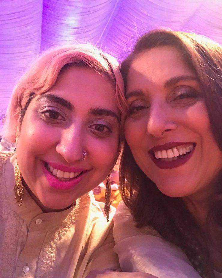 Family Photos Of Samina Peerzada That Are Love | Reviewit.pk