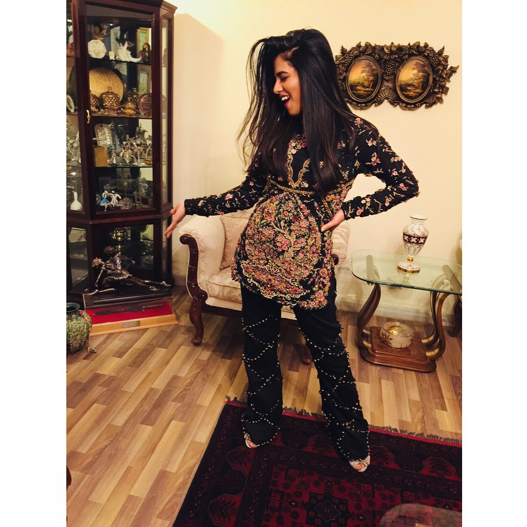 A Quick Sneak Peek into The Life Of Quratulain Baloch | Reviewit.pk