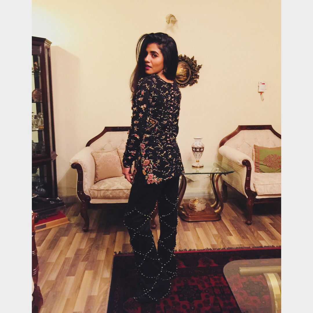 A Quick Sneak Peek into The Life Of Quratulain Baloch | Reviewit.pk