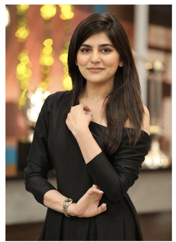 30 Beautiful Dresses of Sanam Baloch | Reviewit.pk