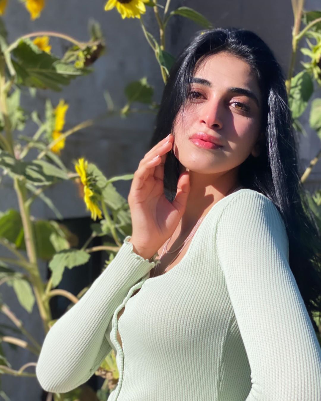 25 Latest Sizzling Photos Of Anmol Baloch | Reviewit.pk