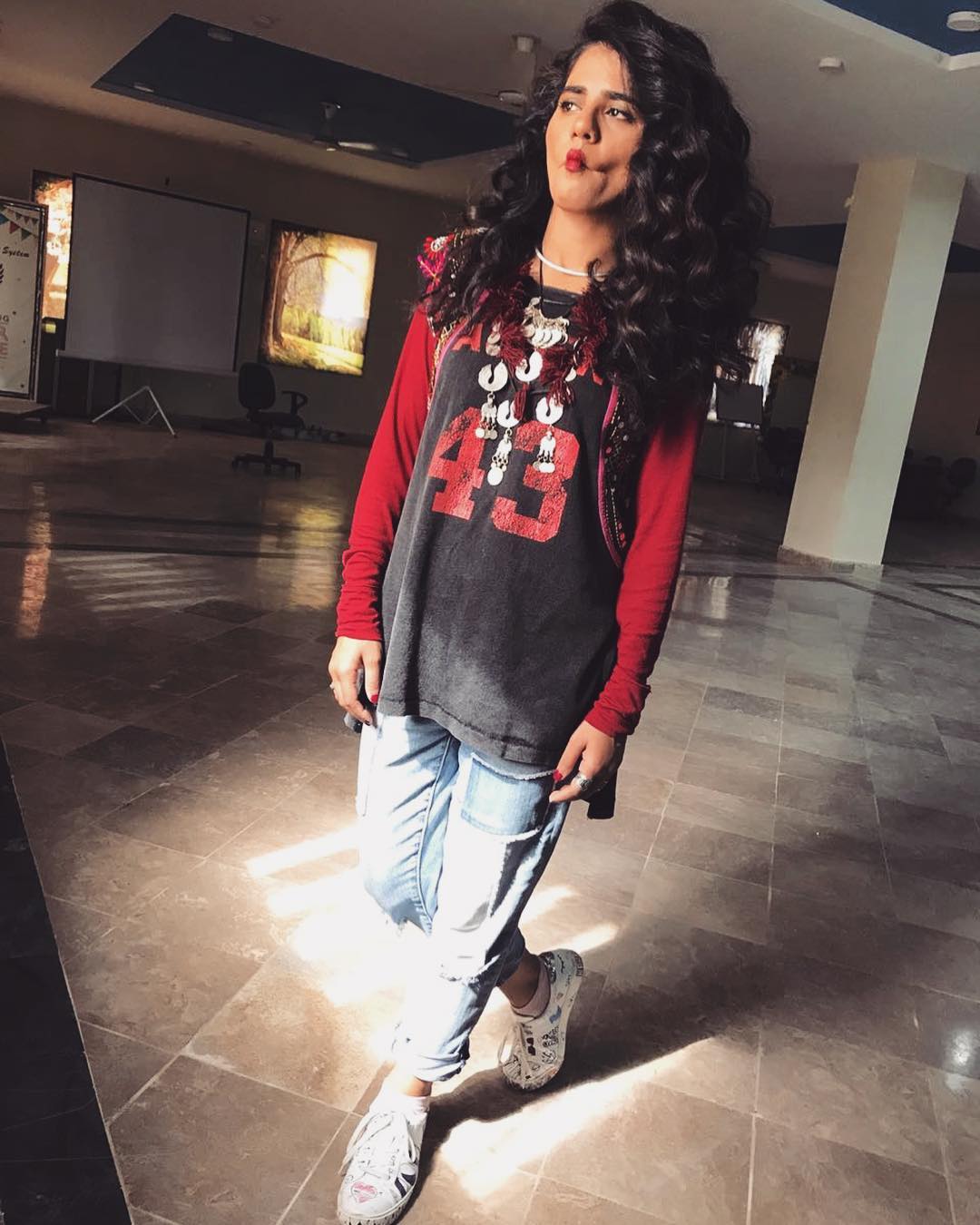 A Quick Sneak Peek into The Life Of Quratulain Baloch | Reviewit.pk