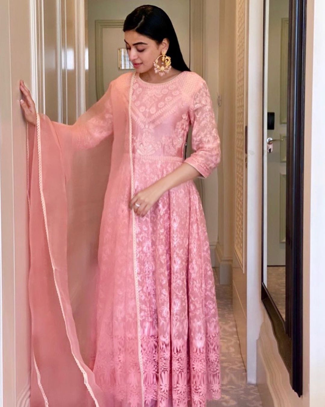 25 Latest Sizzling Photos Of Anmol Baloch | Reviewit.pk