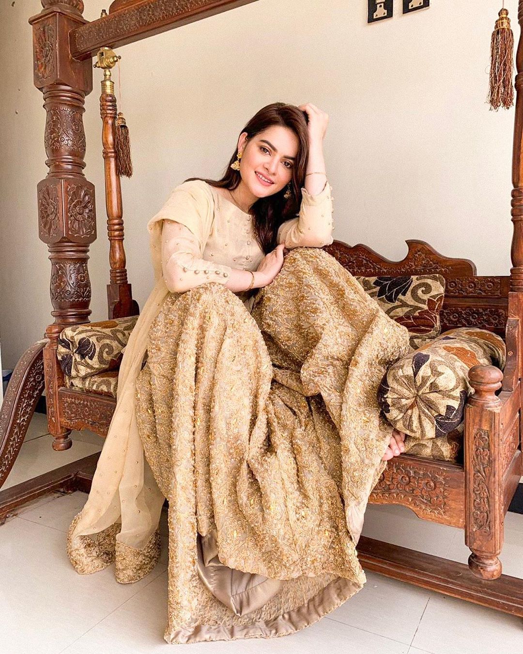 Top 10 Beautiful Dresses Worn By Minal Khan | Reviewit.pk