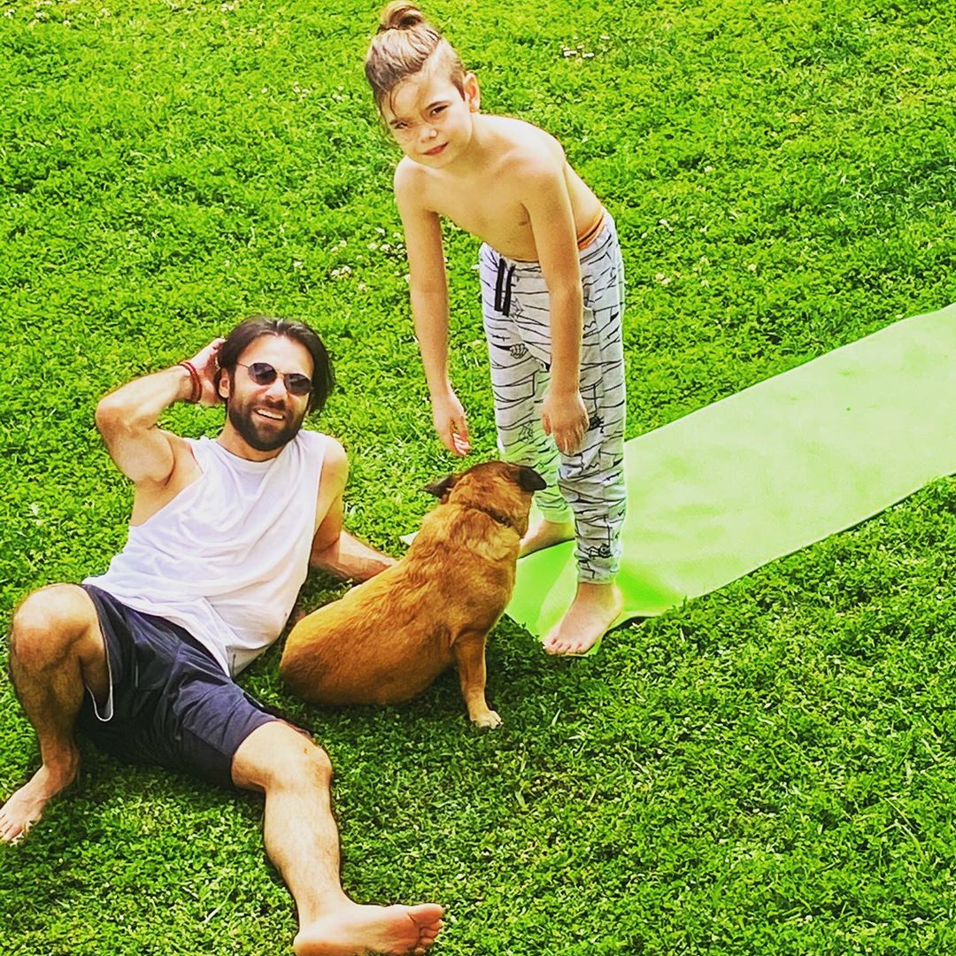 Adorable Pictures Of Cavit Cetin With His Son | Reviewit.pk