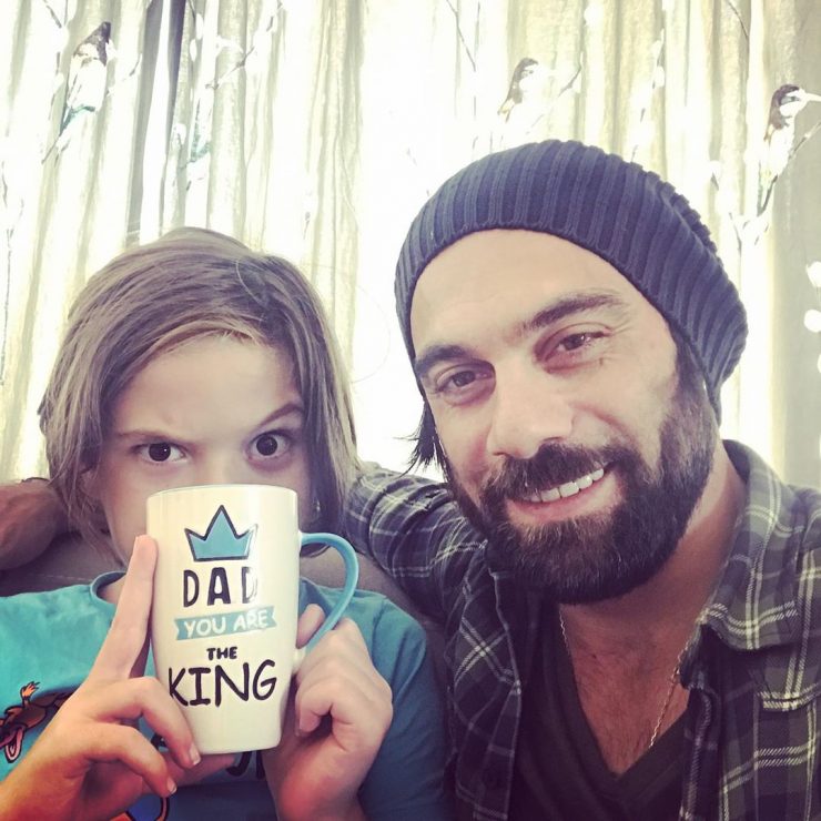 Adorable Pictures Of Cavit Cetin With His Son | Reviewit.pk
