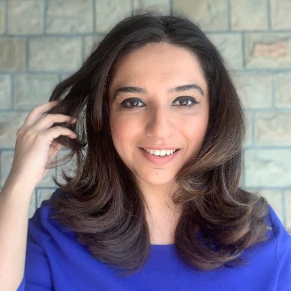 Anchor Maria Memon Celebrated 37th Birthday With Husband | Reviewit.pk