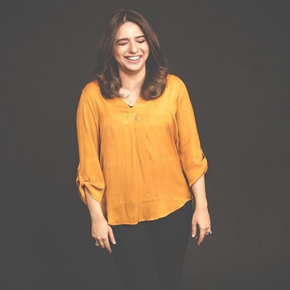 Anchor Maria Memon Celebrated 37th Birthday With Husband | Reviewit.pk