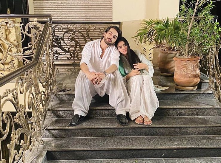 Anmol Baloch Latest Clicks From The Set Of Qurbatain | Reviewit.pk