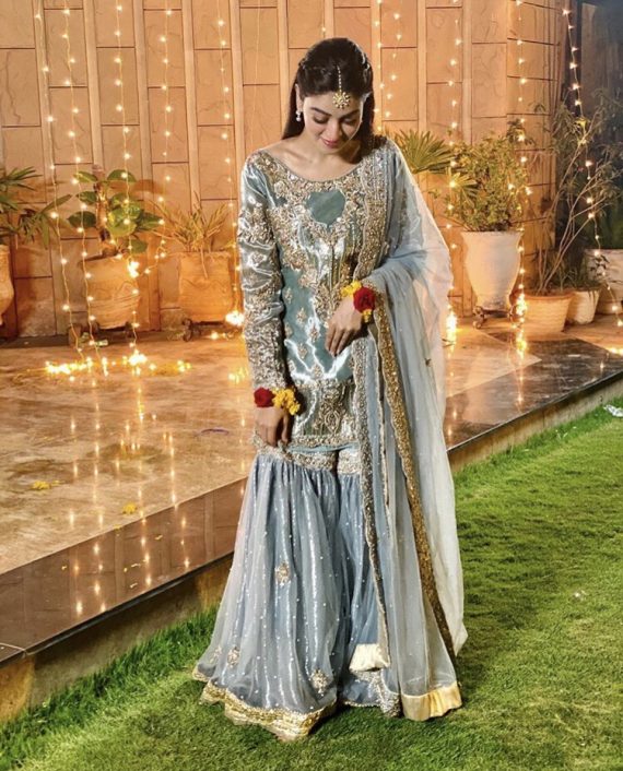 Anmol Baloch Latest Clicks From The Set Of Qurbatain | Reviewit.pk