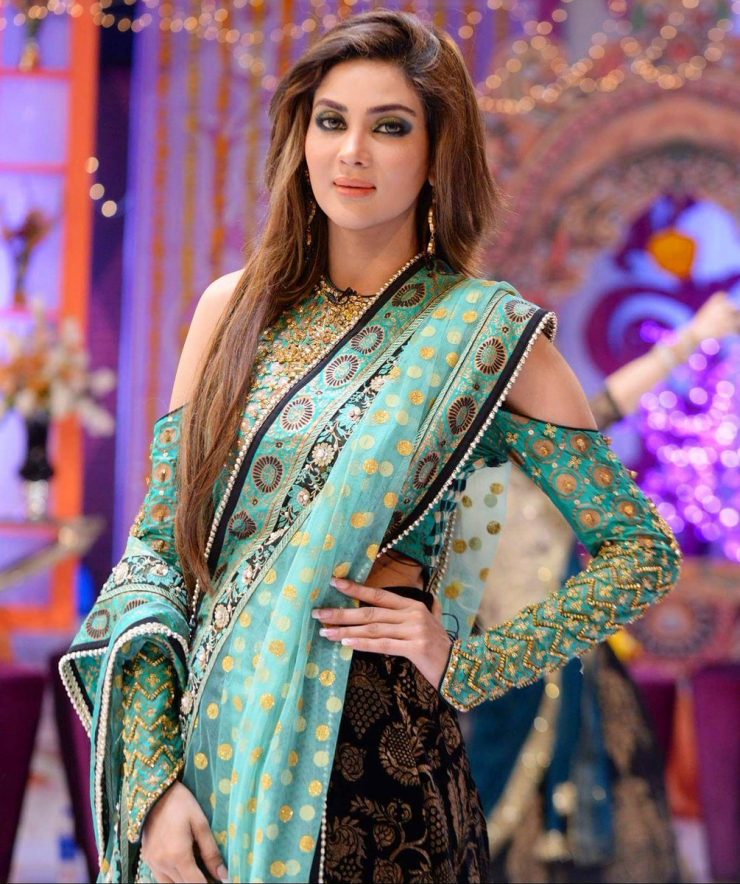 Fiza Ali Is An Absolute Eye Candy In Recent Pictures | Reviewit.pk