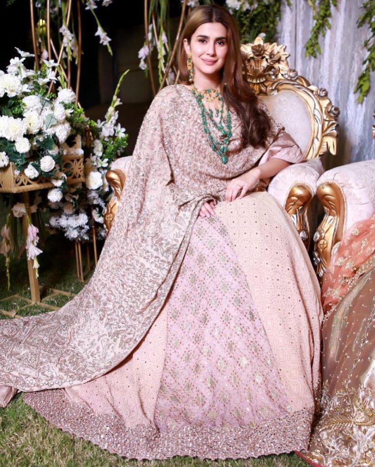 Here Is Video Of Kubra Khan's First Work As Model | Reviewit.pk