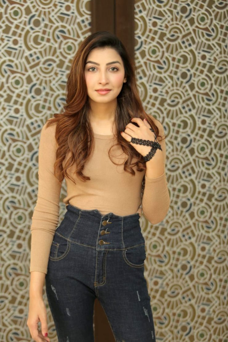 Alia Khan The Vocalist Of Pyaar Kay Sadkay Having Vacations In Sri ...