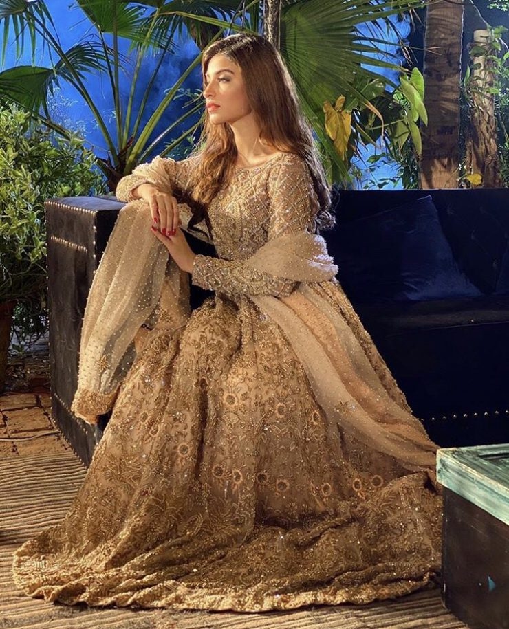 Kinza Hashmi Latest Pictures From Instagram | Reviewit.pk