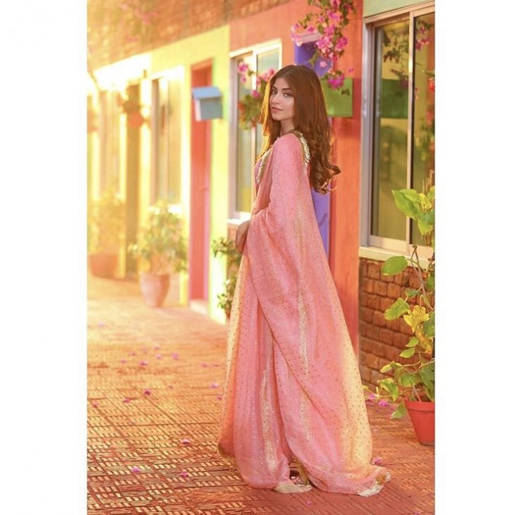 Kinza Hashmi Latest Pictures From Instagram | Reviewit.pk