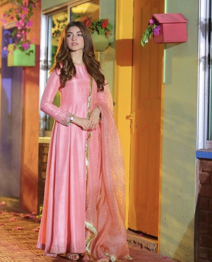 Kinza Hashmi Latest Pictures From Instagram | Reviewit.pk