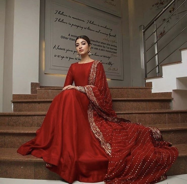 Kinza Hashmi Latest Pictures From Instagram | Reviewit.pk