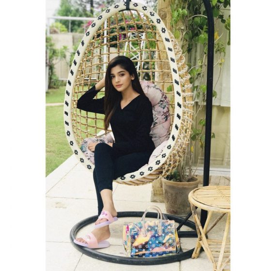 Laiba Khan Latest Picture Collection From Instagram | Reviewit.pk