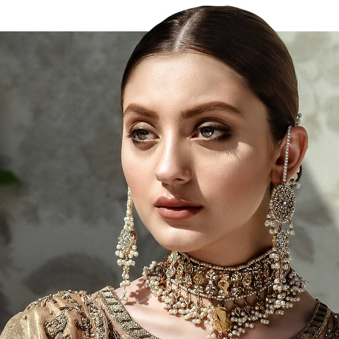 Neha Rajpoot Looks Undeniably Gorgeous In Bridal Outfits | Reviewit.pk