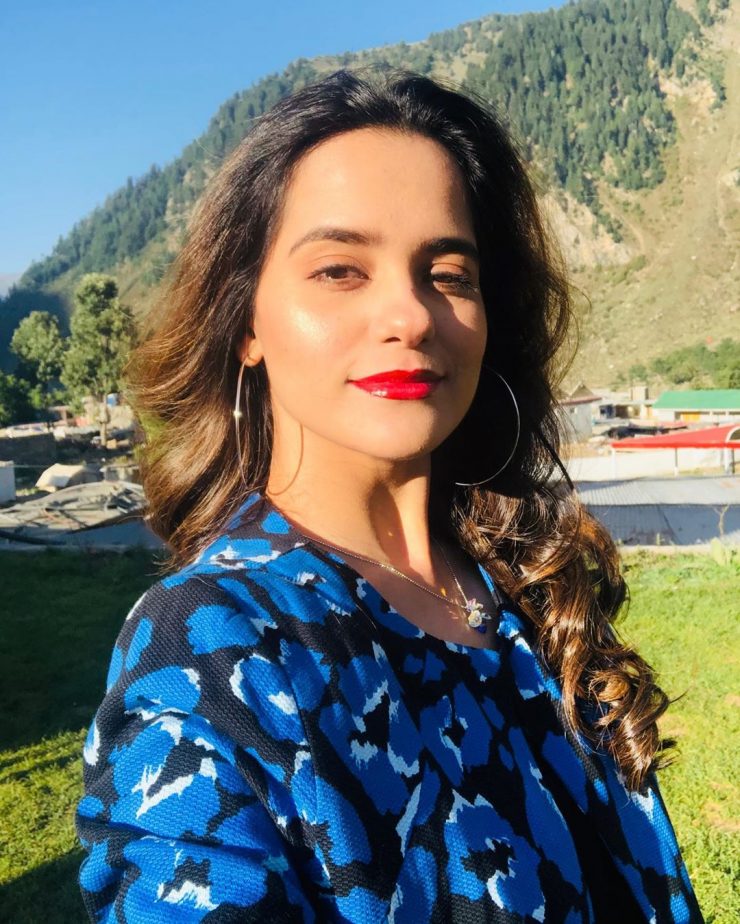 Rabya Kulsoom Beautiful Clicks from Her Trip to Hunza Valley | Reviewit.pk