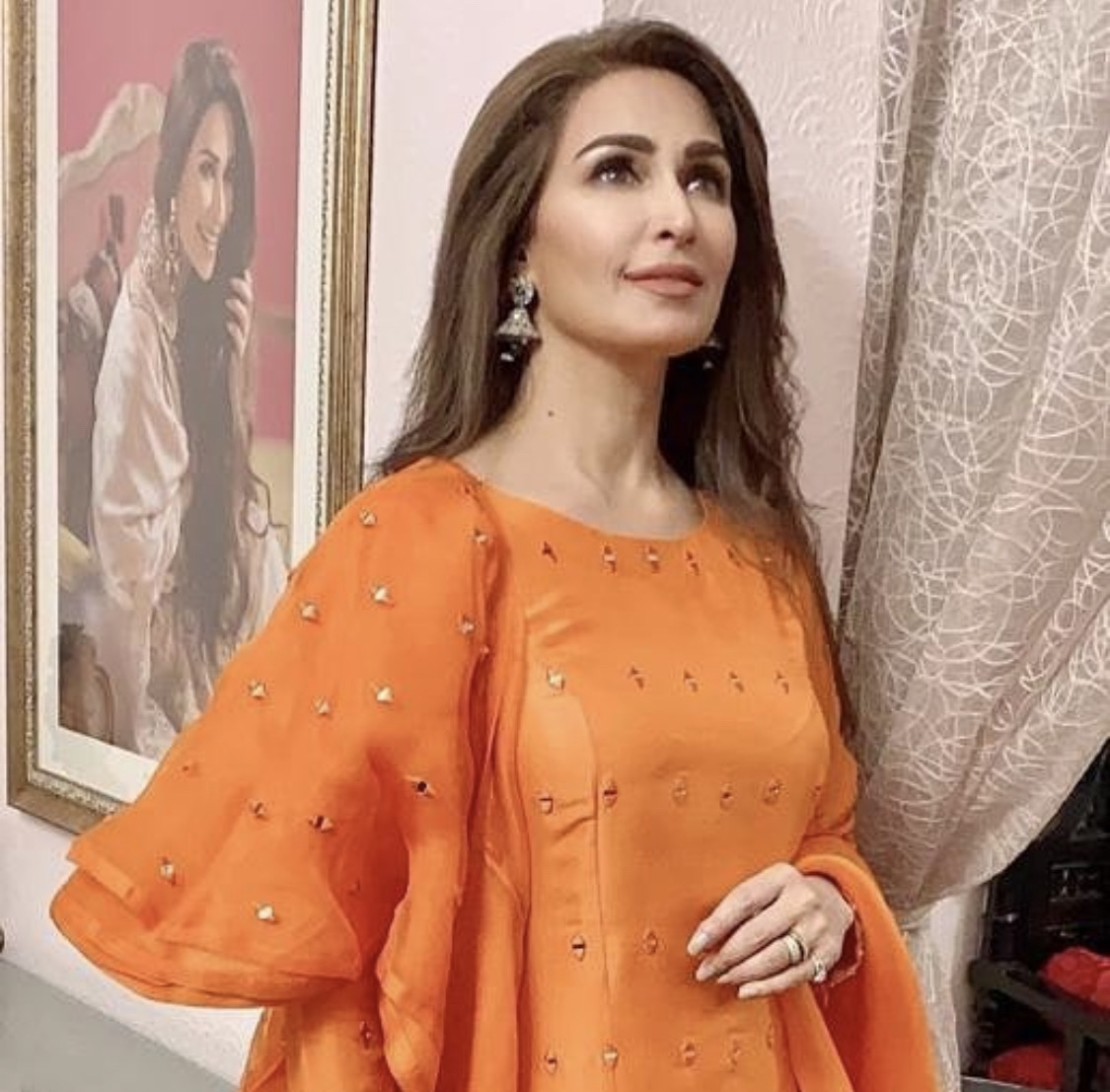 Reema Khan Looks Elegantly Beautiful In Latest Pictures | Reviewit.pk