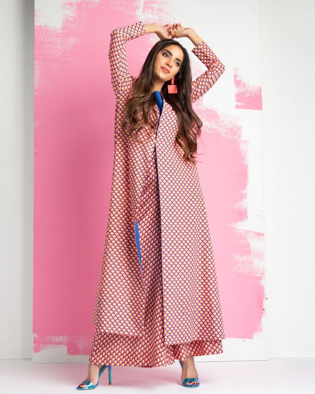 Saboor Aly Collaborated With Lulusar For Latest Versatile Outfits ...