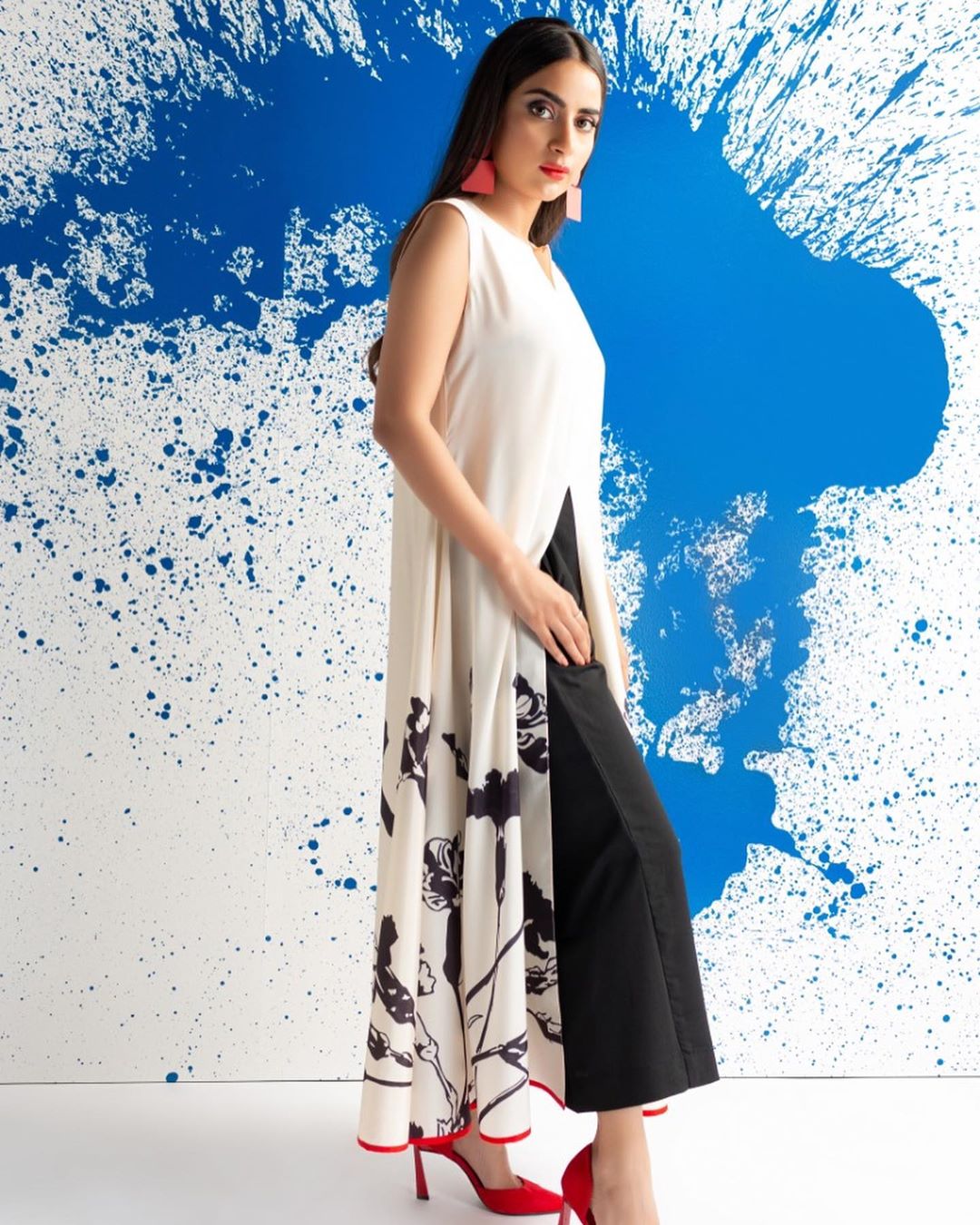 Saboor Aly Collaborated With Lulusar For Latest Versatile Outfits ...