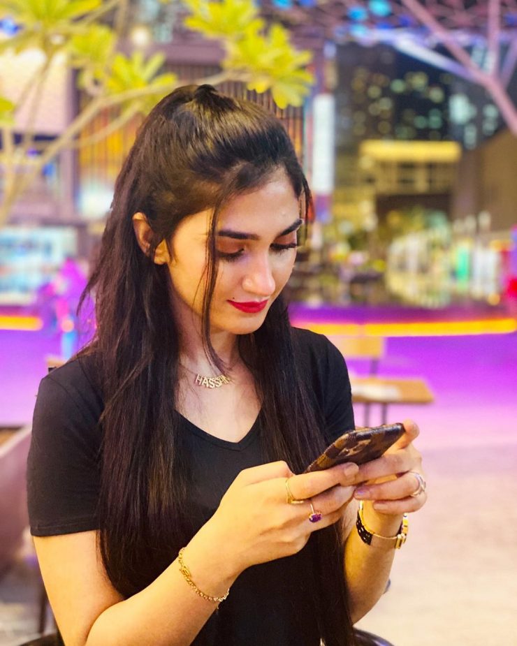 Cricketer Hassan Ali with his wife Samyah - Adorable Pictures | Reviewit.pk