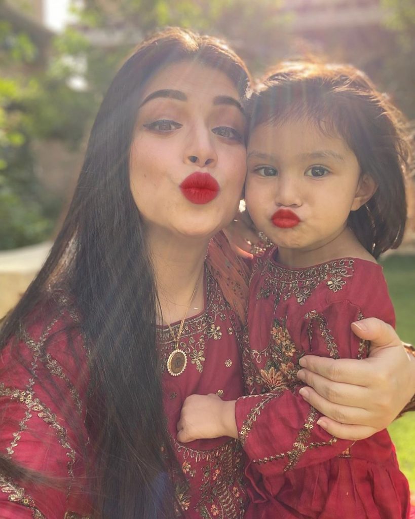 Actress Sidra Batool Latest Clicks with her Cute Daughters | Reviewit.pk