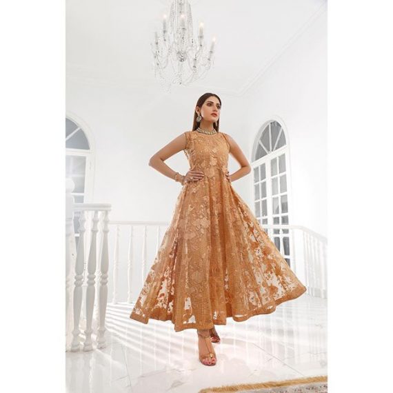 Stunning Anam Tanveer Is Giving Us Major Style Goals | Reviewit.pk