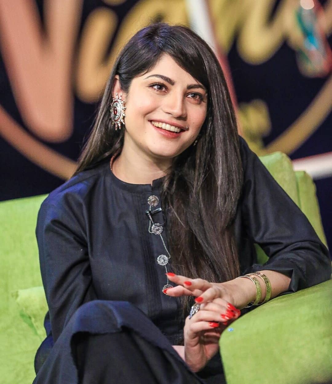 Stunning Pictures Of Neelum Munir From The Sets Of Bol Nights | Reviewit.pk