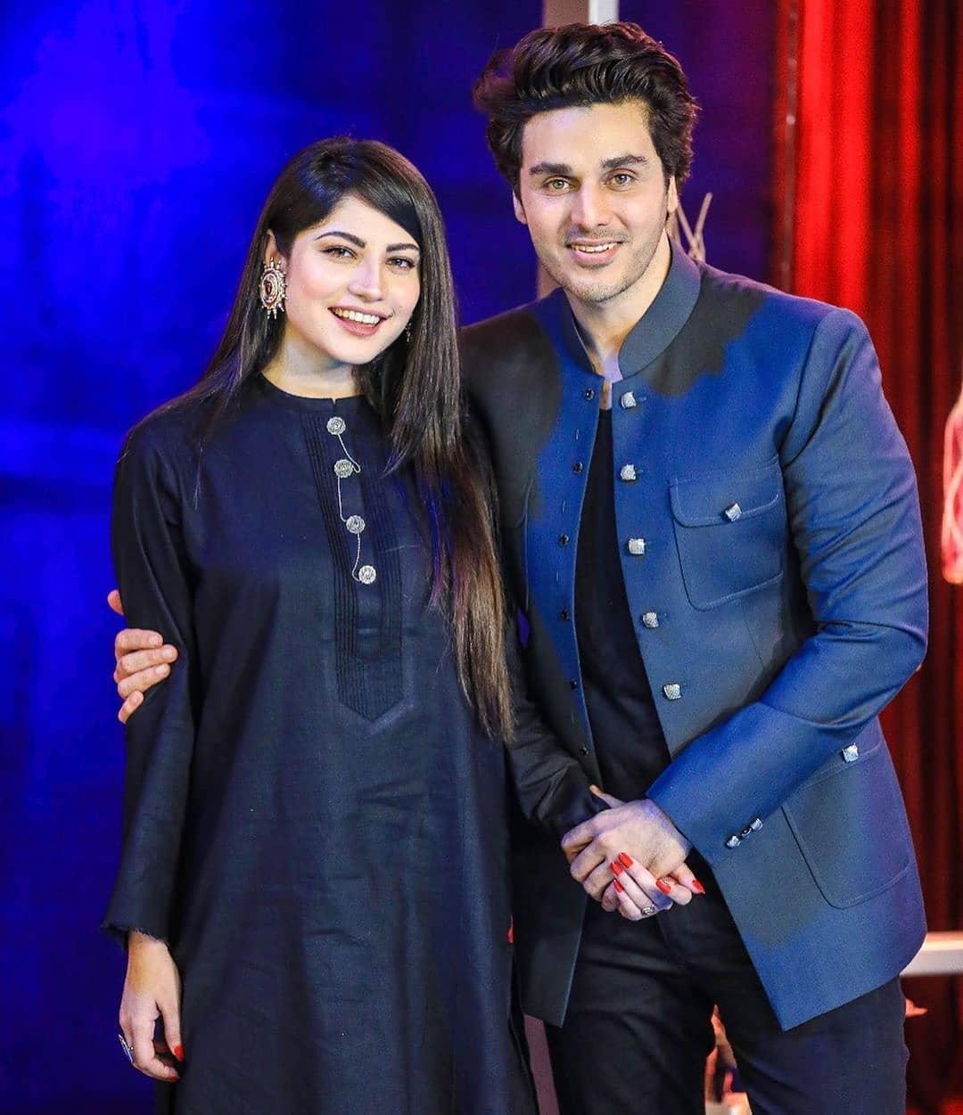 Stunning Pictures Of Neelum Munir From The Sets Of Bol Nights | Reviewit.pk