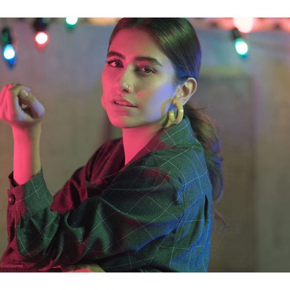 Syra Yousuf Looks Like A Dream In Her Latest Pictures | Reviewit.pk