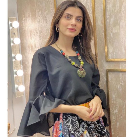 Actress Zubab Rana Beautiful Pictures at Beach | Reviewit.pk