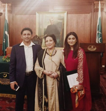 Deeba Rizvi Received Pride Of Performance Award | Reviewit.pk