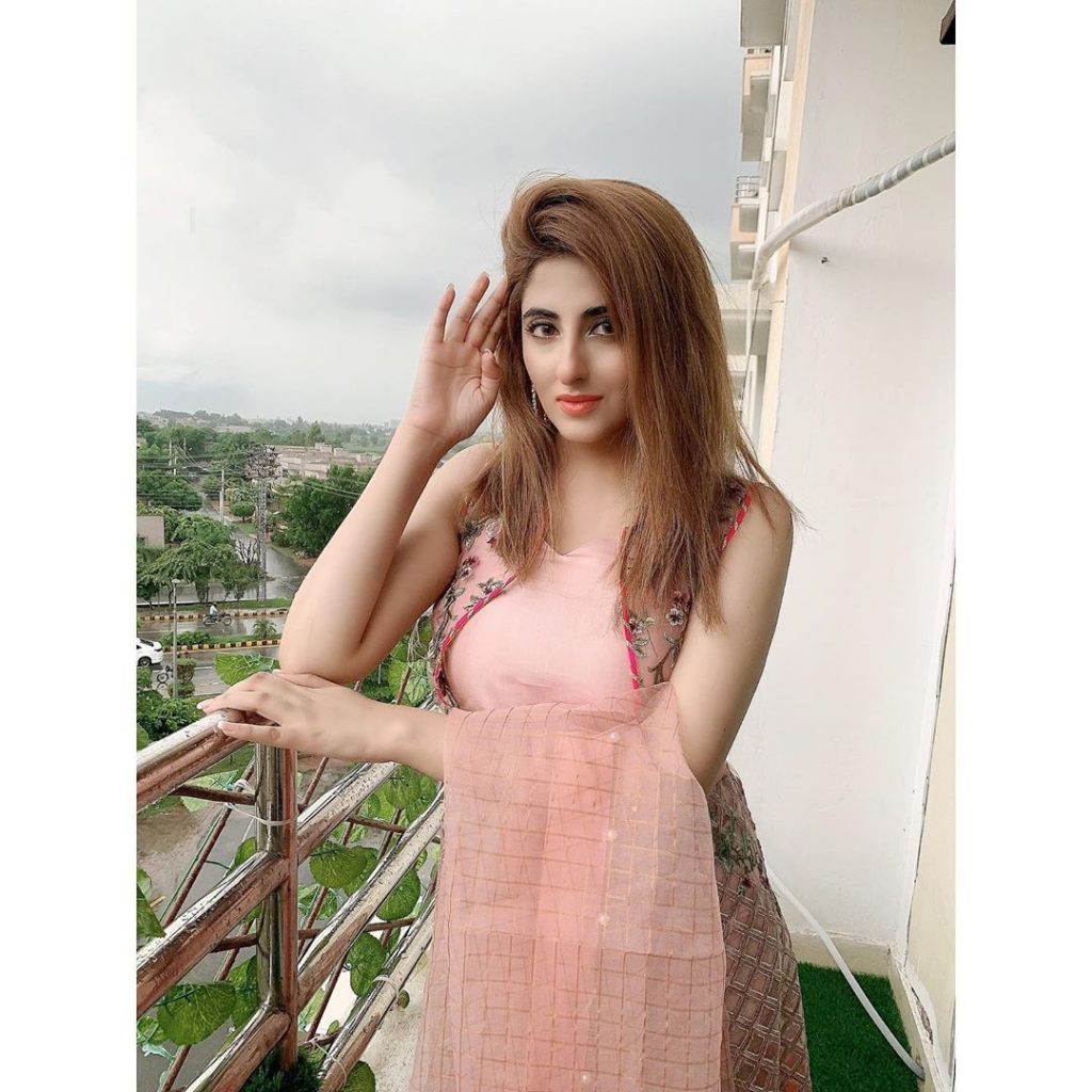 Actress Fatima Sohail New Pictures with her Son | Reviewit.pk