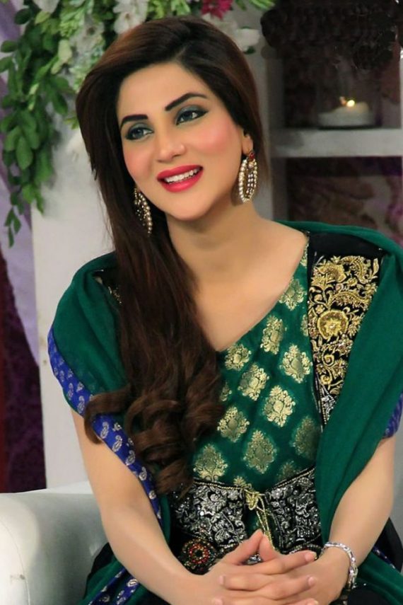 Fiza Ali Meets Sajjad Ali And His Family | Reviewit.pk