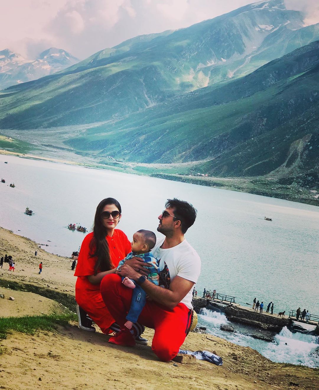 Famous Twin Brothers Hammad And Faraz With Their Family | Reviewit.pk