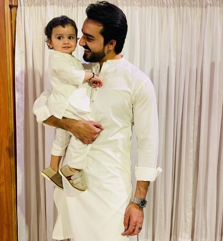 Famous Twin Brothers Hammad And Faraz With Their Family | Reviewit.pk