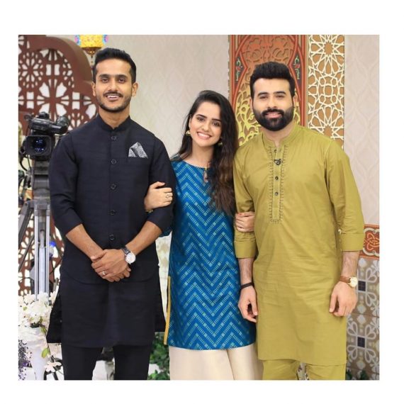 Parveen Akbar And Her Talented Family | Reviewit.pk