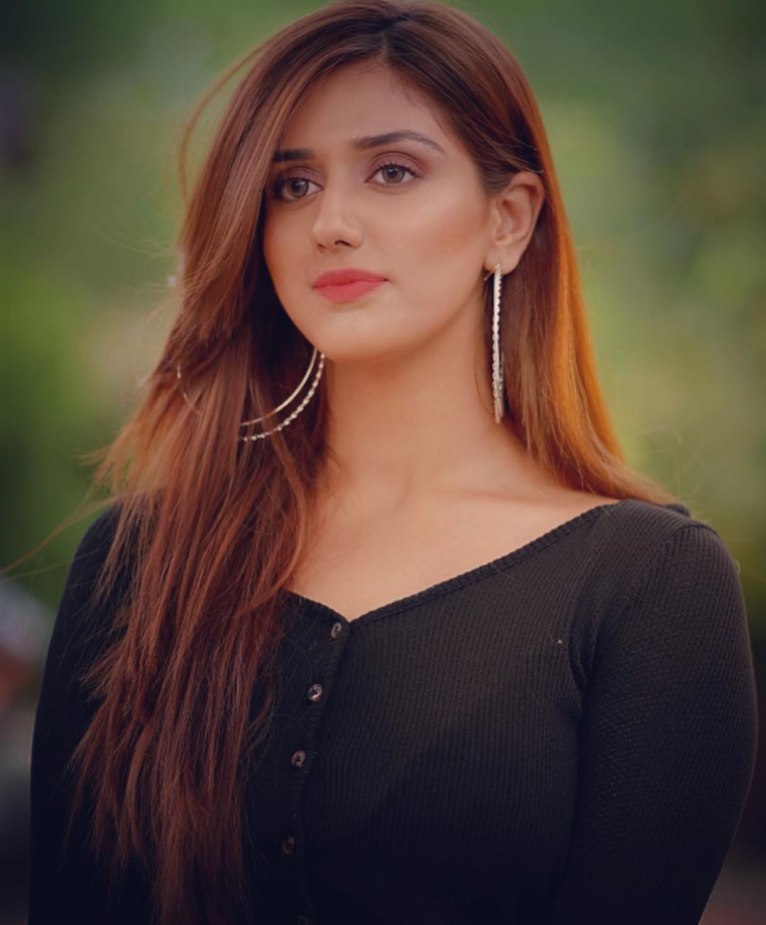 Who Is Jannat Mirza And Why Is She Moving To Japan? | Reviewit.pk