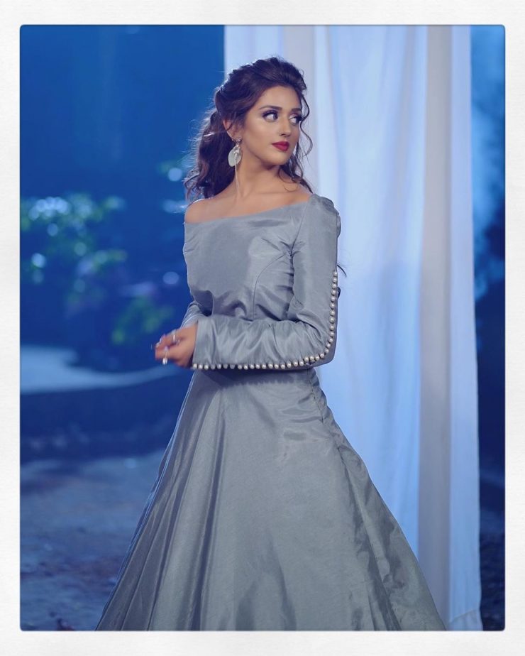 Who Is Jannat Mirza And Why Is She Moving To Japan? | Reviewit.pk