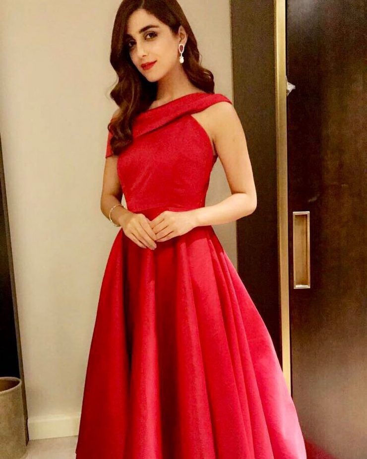 30 Pictures Of The Beautiful Maya Ali in Red Dresses | Reviewit.pk
