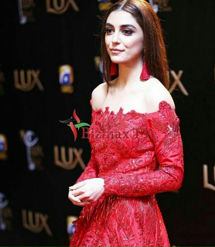 30 Pictures Of The Beautiful Maya Ali in Red Dresses | Reviewit.pk